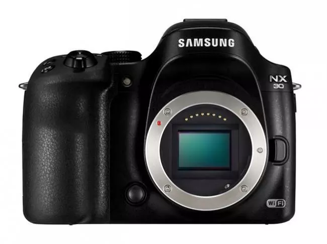 Samsung NX30, lintlha tsohle tsa letlapa le lecha le se nang seipone le WiFi le NFC