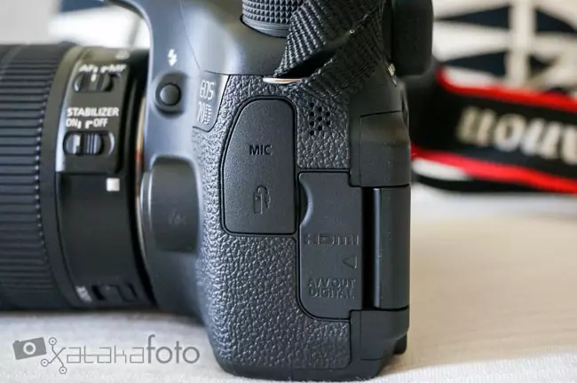 Canon EOS 70D साइड