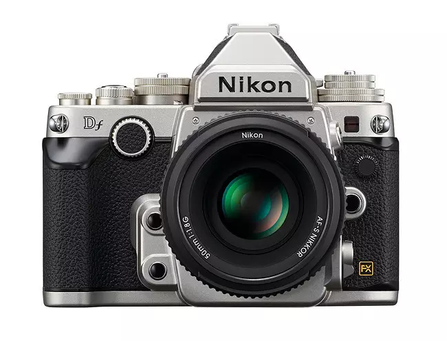 Nikon Df - Sølvfarge - Forfra