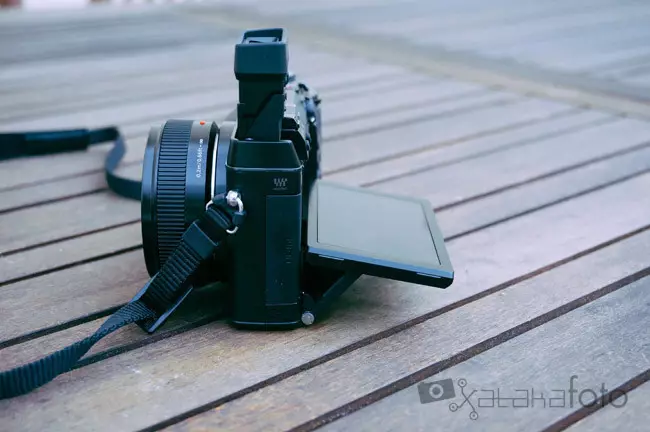 Lumix GX7 pẹlu oluwari ati iboju