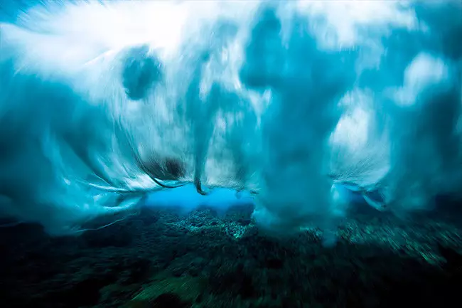 Разхладете се това лято със зашеметяващата подводна фотография на Марк Типпъл